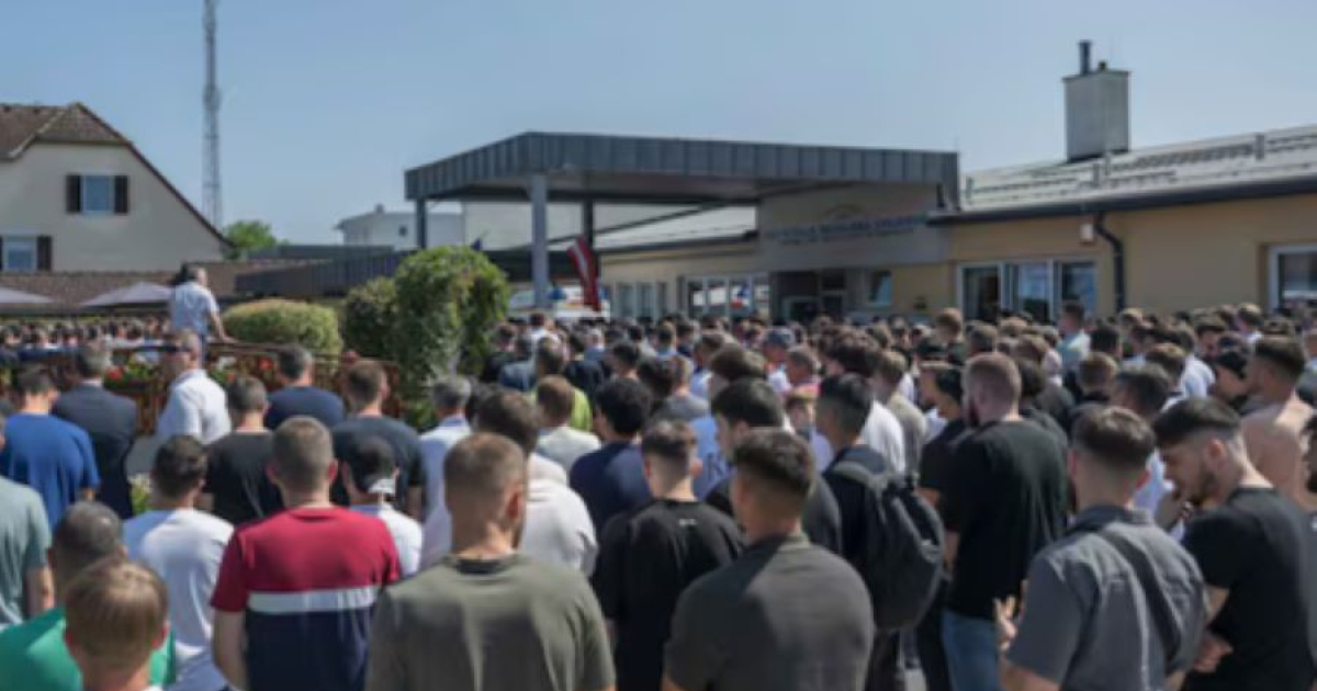 Grac se oprostio od Hane A., posljednji put ispraćena za BiH Grac se oprostio od Hane A., posljednji put ispraćena za BiH